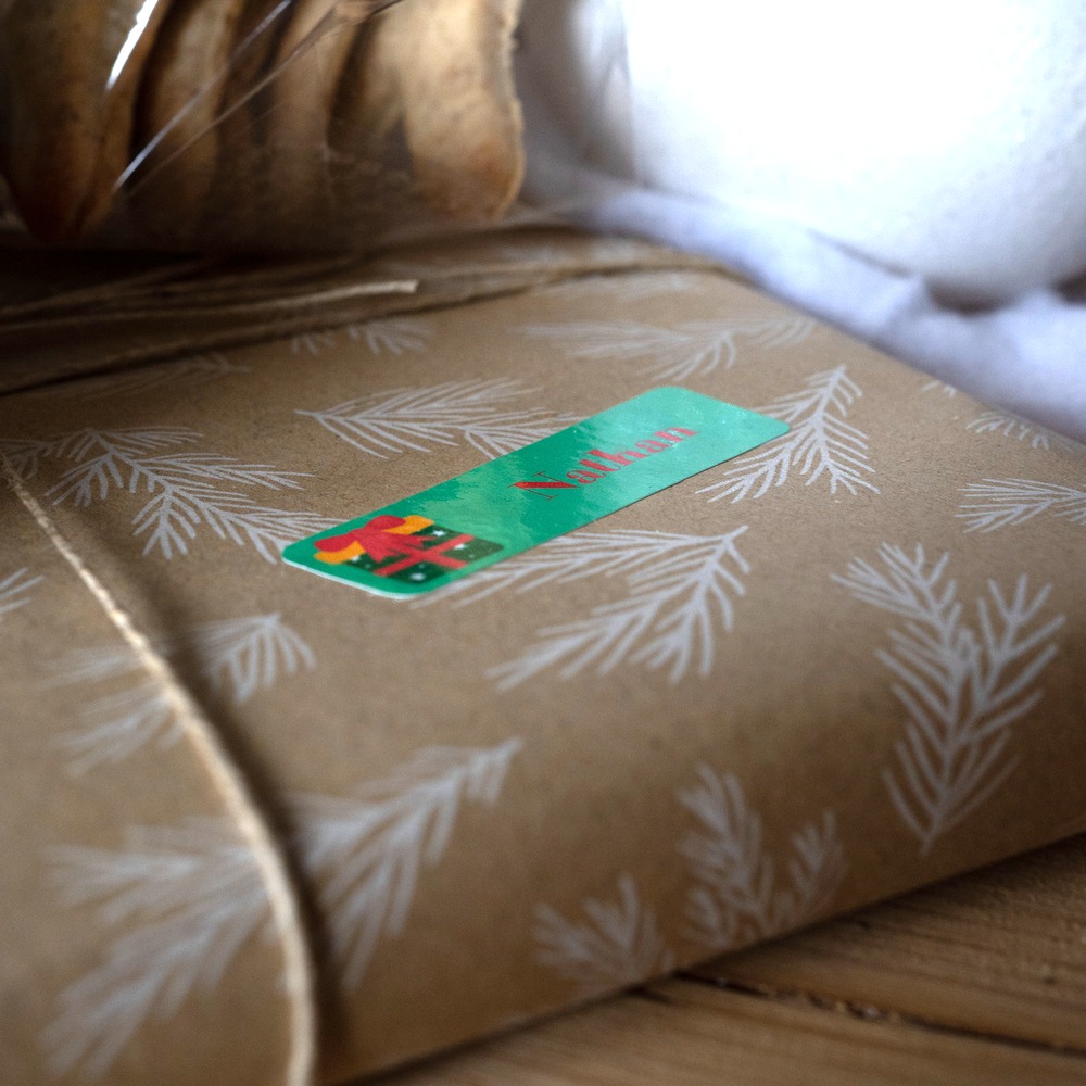 Decorate your gifts with personalised Christmas labels! - Blog